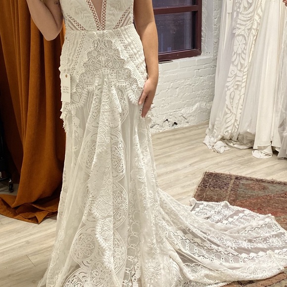 Rue De Seine | Dresses | Rue De Seine West Cream Plunge Neck Sleeveless Wedding Gown Never Worn ...